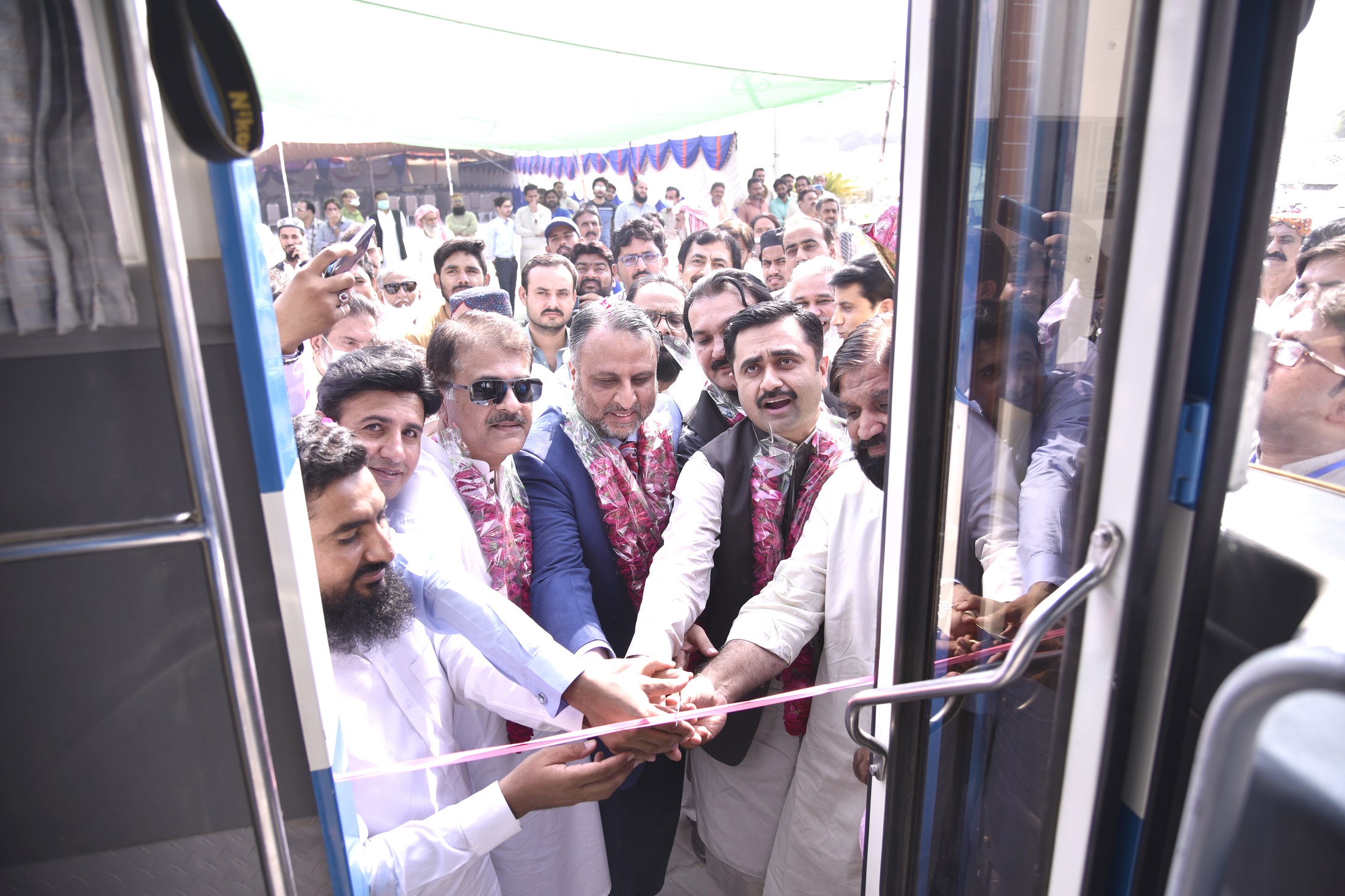 Worthy Vice Chancellor inaugurates Bus Service for students of Khairpur ...